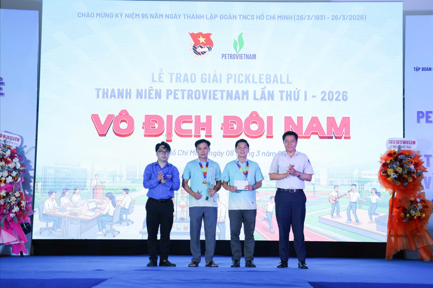 hon-5-000-hoc-sinh-tham-gia-tim-hieu-nganh-dau-khi-nang-luong-tai-le ...
